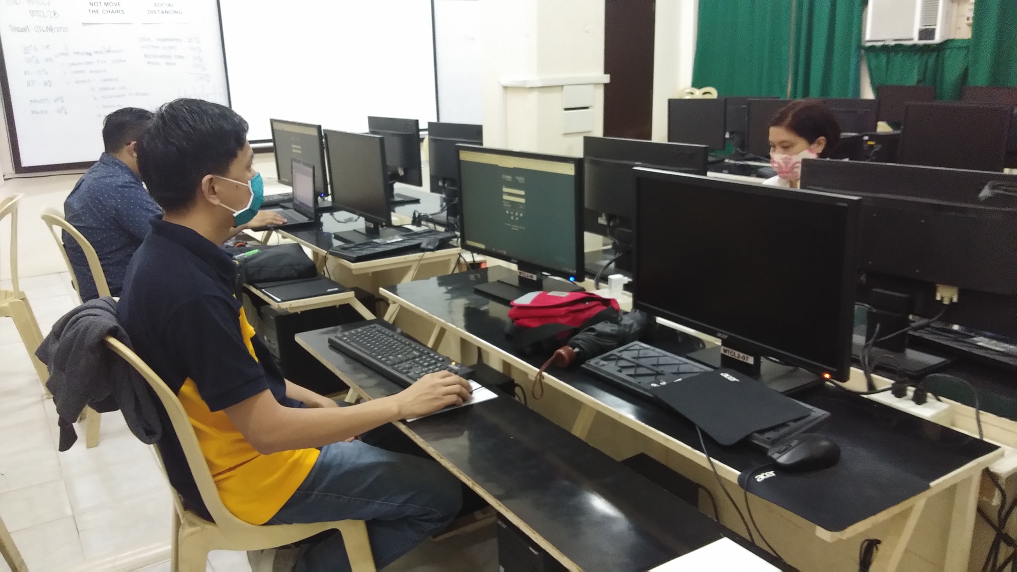 CPU Librarians join training for online teaching - Henry Luce III Library